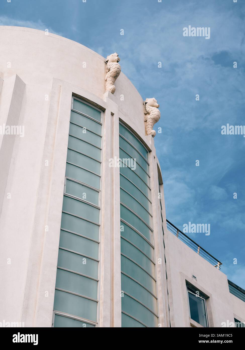 Streamline moderne architecture hi-res stock photography and images - Alamy