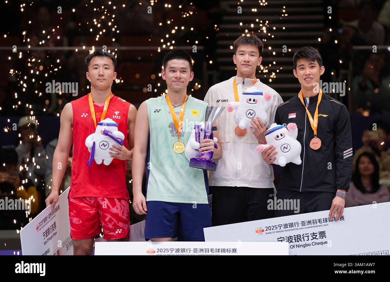 (250413) -- NINGBO, April 13, 2025 (Xinhua) -- Gold medalist Kunlavut ...