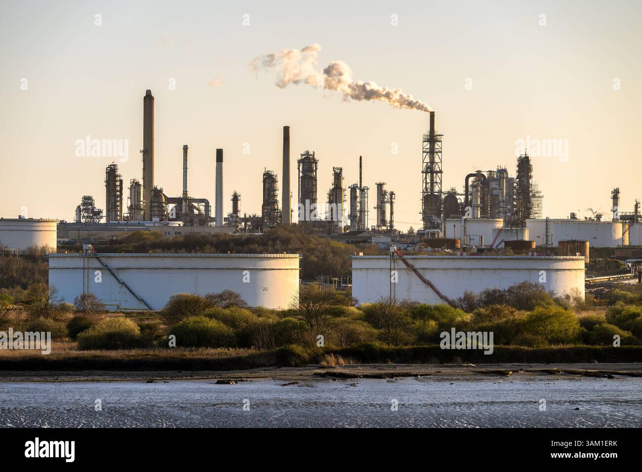 Fawley Refinery the largest oil refinery in the UK, owned by Esso and ...