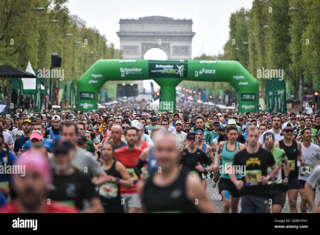 Paris, France. 13th Apr, 2025. Runners participate in the Paris ...