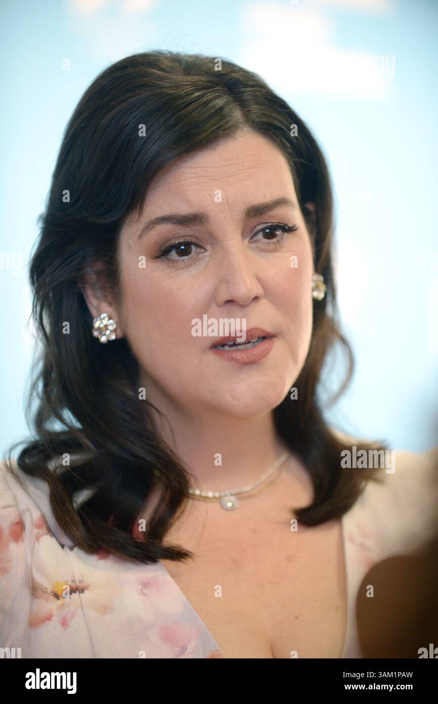MIAMI, FLORIDA - APRIL 12: Actress Melanie Lynskey attends the 42nd ...
