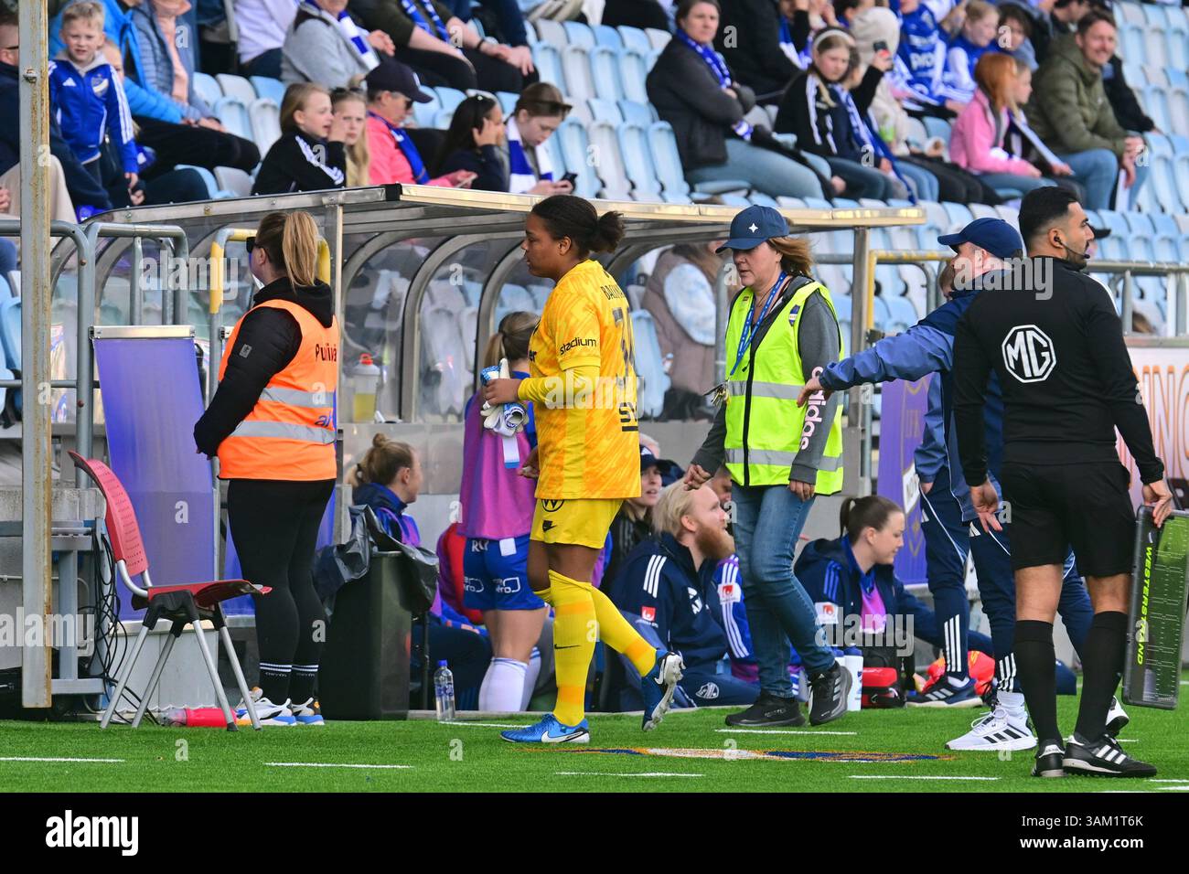 Norrkoping, Sweden, Apr 13th 2025: Serina Backmark (30 AIK) leaves the ...