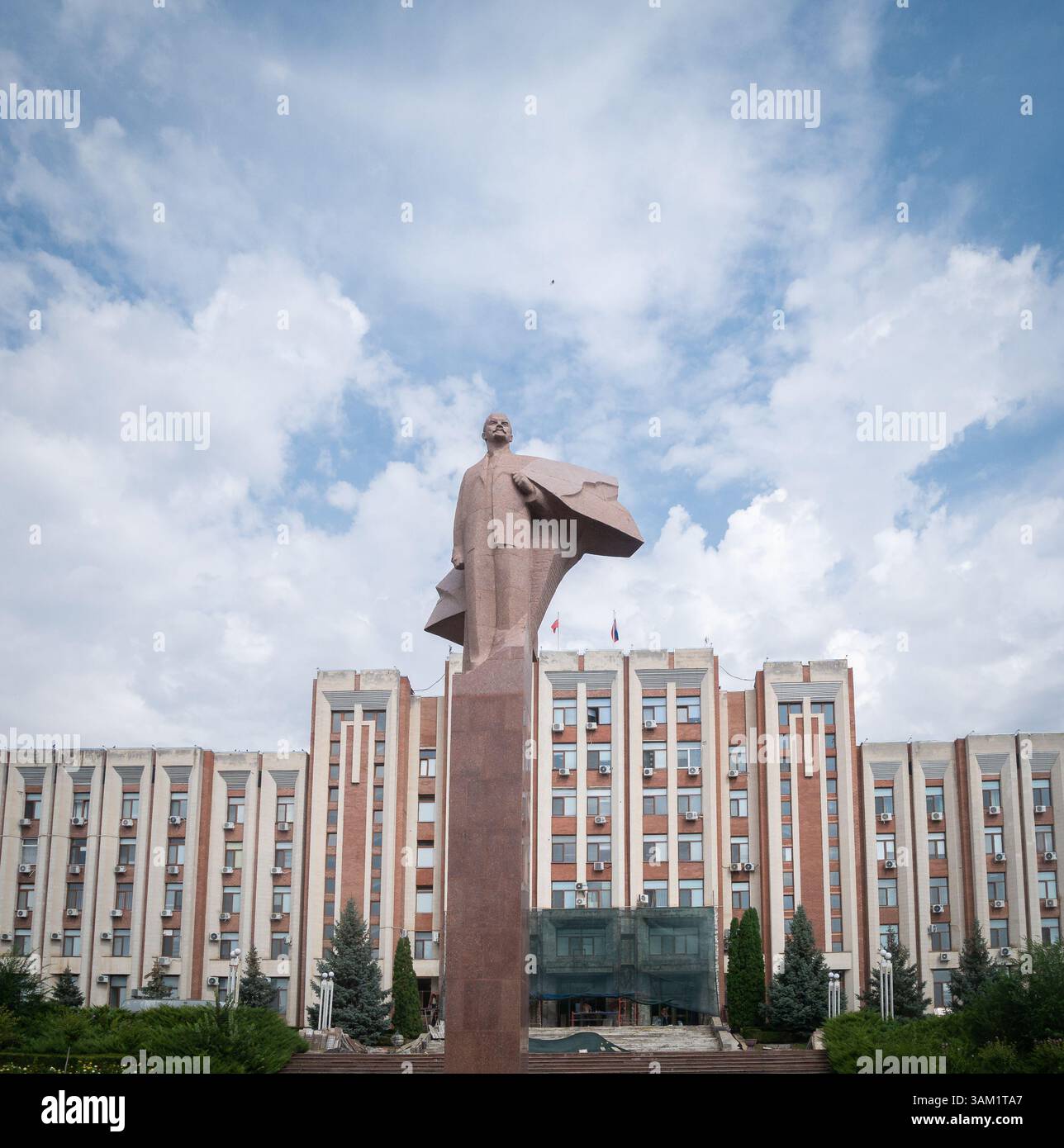 Government building with high Lenin statue in front of it, Tiraspol ...