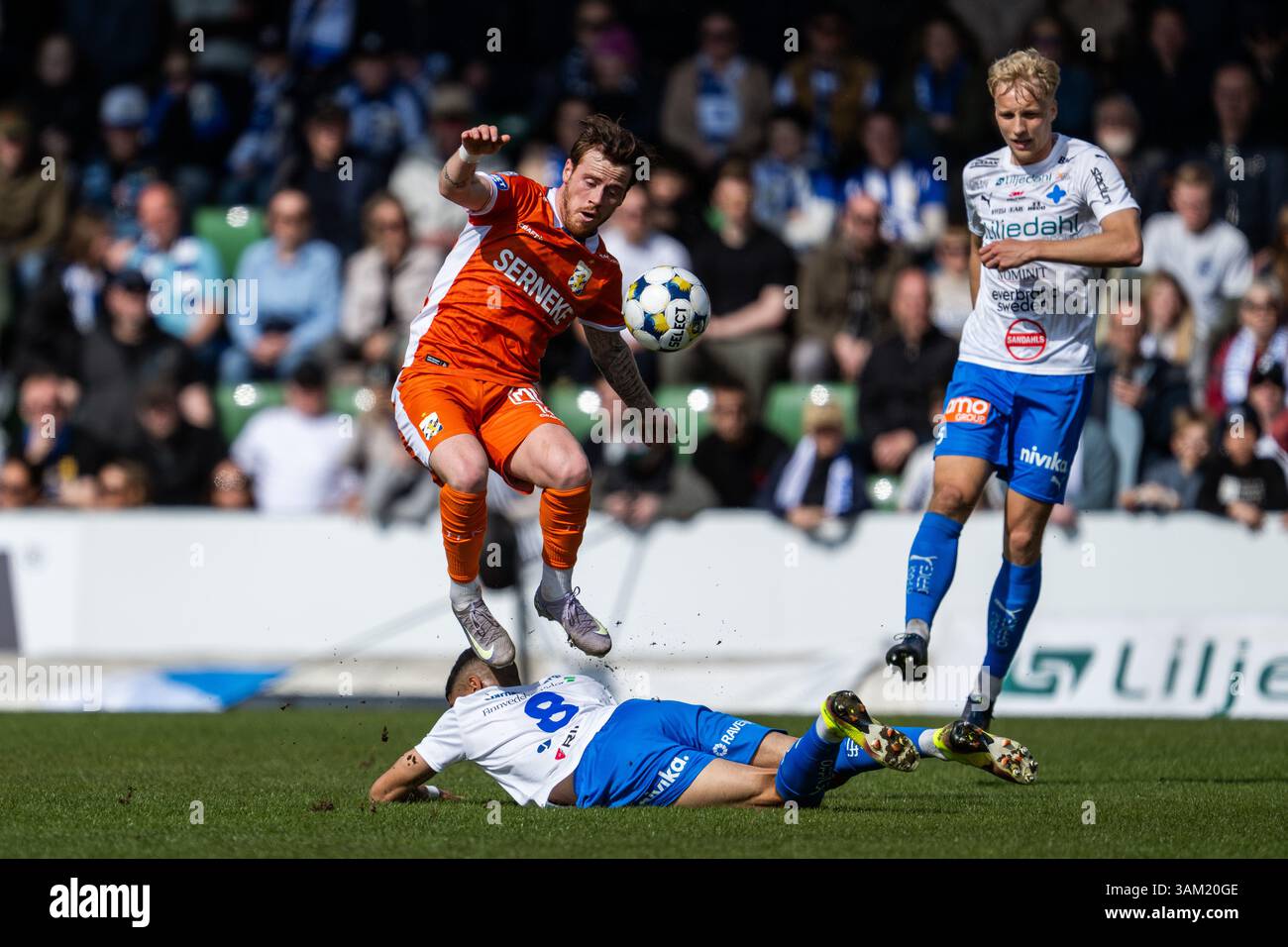 250413 IFK Göteborgs Tobias Heintz och Värnamos Luke Le Roux under ...