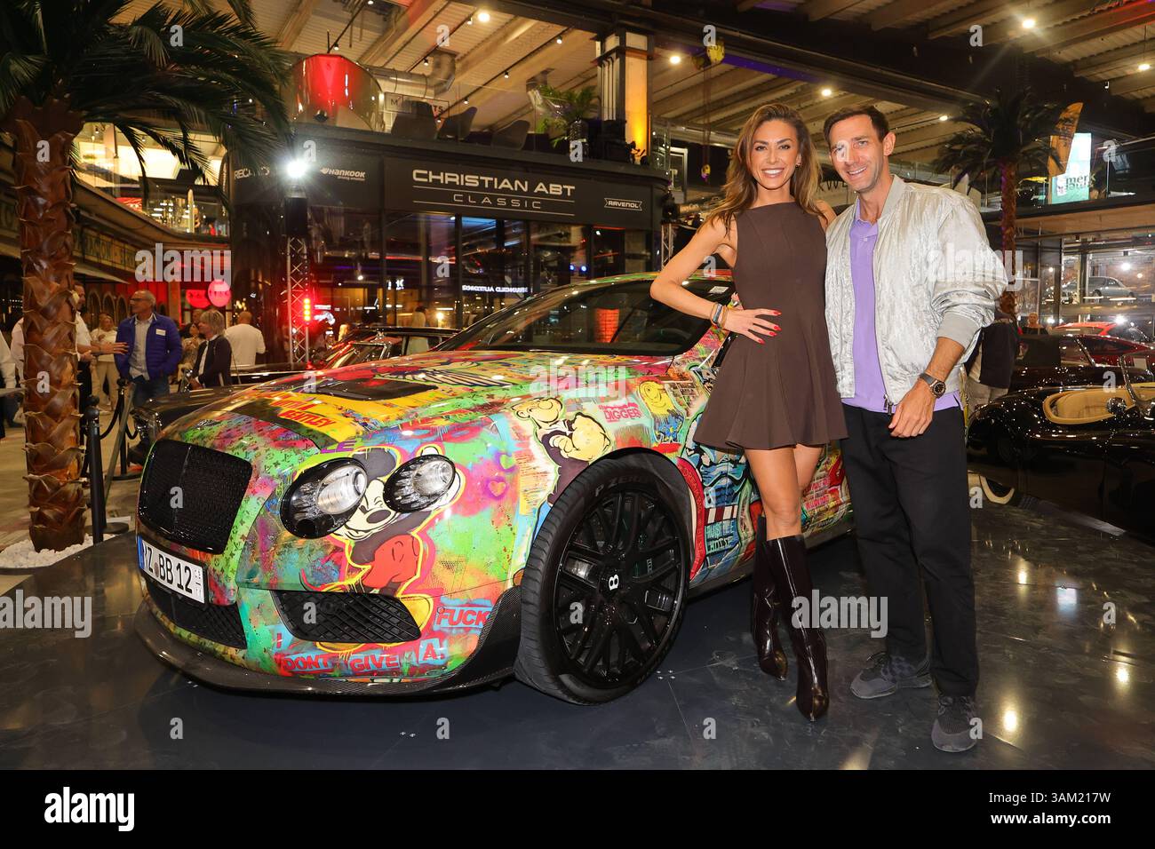 Motor World Mallorca Grand Opening - Moderatorin Jana Azizi mit Promi ...