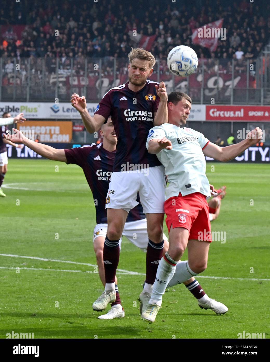 ZWOLLE - (l-r) Simon Graves of PEC Zwolle, Bas Kuipers of FC Twente ...