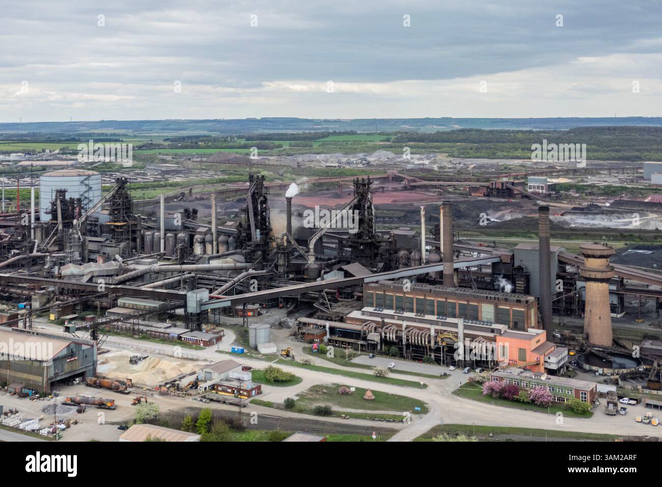 Scunthorpe, UK. 14 Apr 2025. The British Steel blast furnaces at the ...