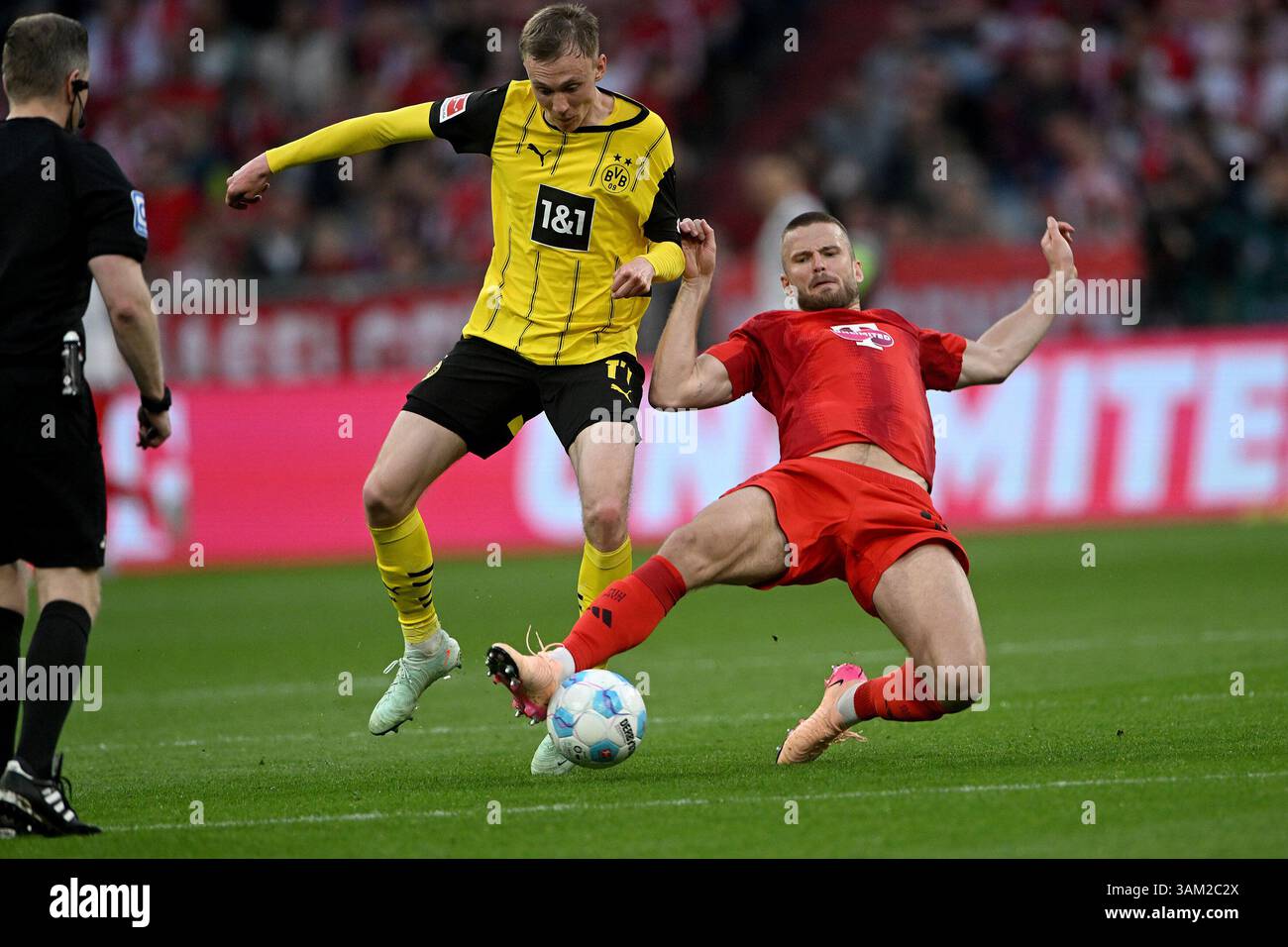 Fussball; Spieltag 29; 1. Bundesliga; Saison 2024/2025; FC Bayern Muenchen gegen Borussia ...