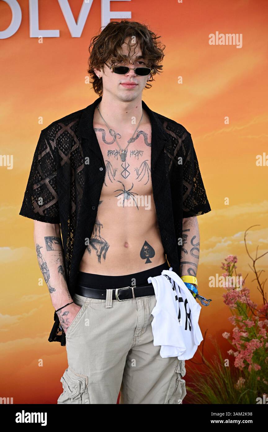 Vinnie Hacker beim 8. Revolve Festival 2025 für Fashion, Music und ...