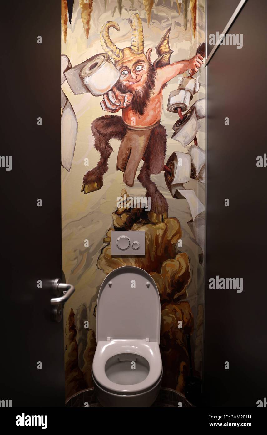 Thale 10.04.2025, Thale, Hexentanzplatz, in der oeffentlichen Toilette ...