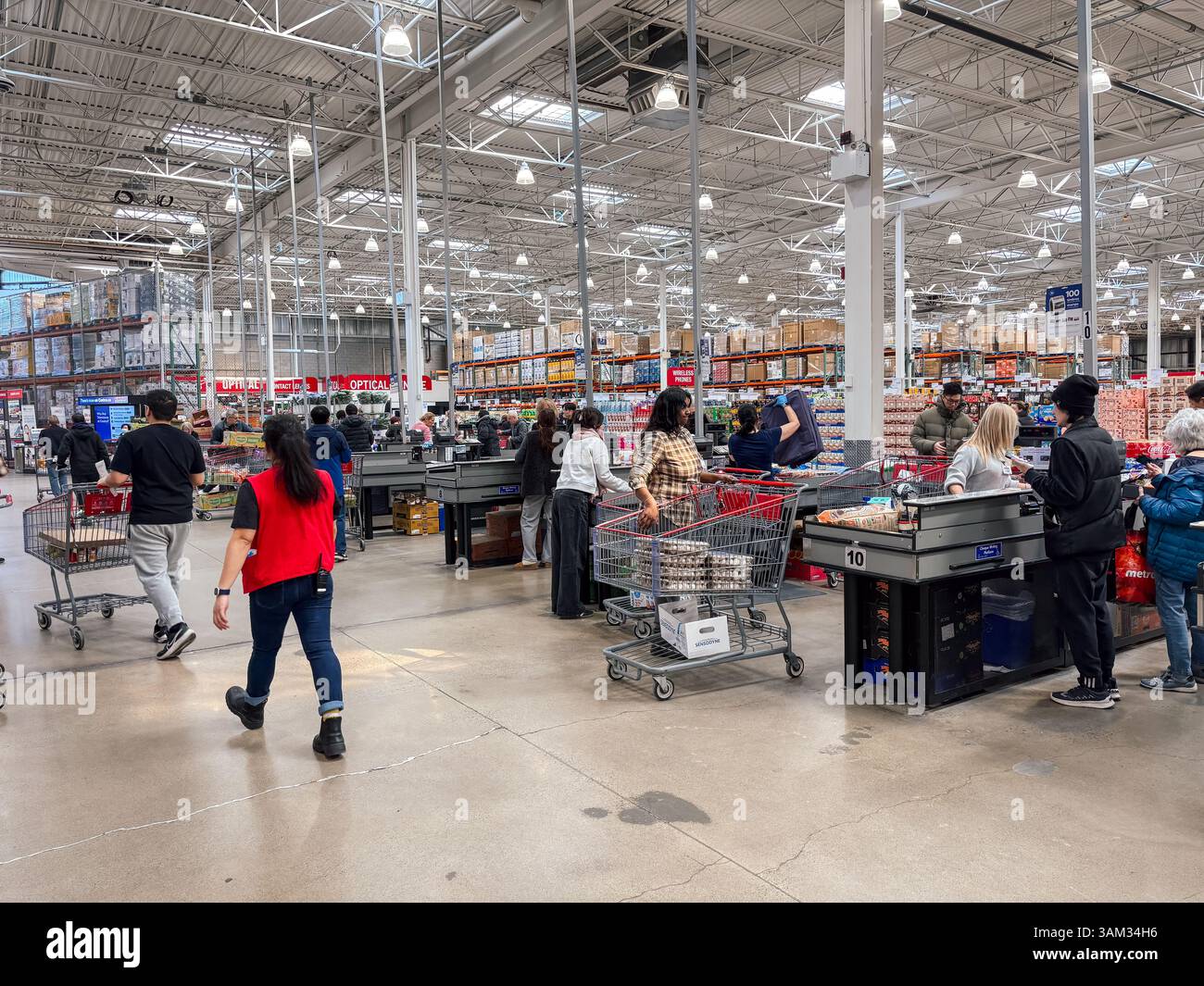 Costco checkout lanes hi-res stock photography and images - Alamy