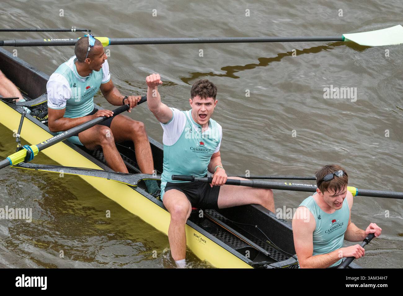 Chiswick Bridge, Chiswick, London, UK. 13th Apr, 2025. The finish line ...