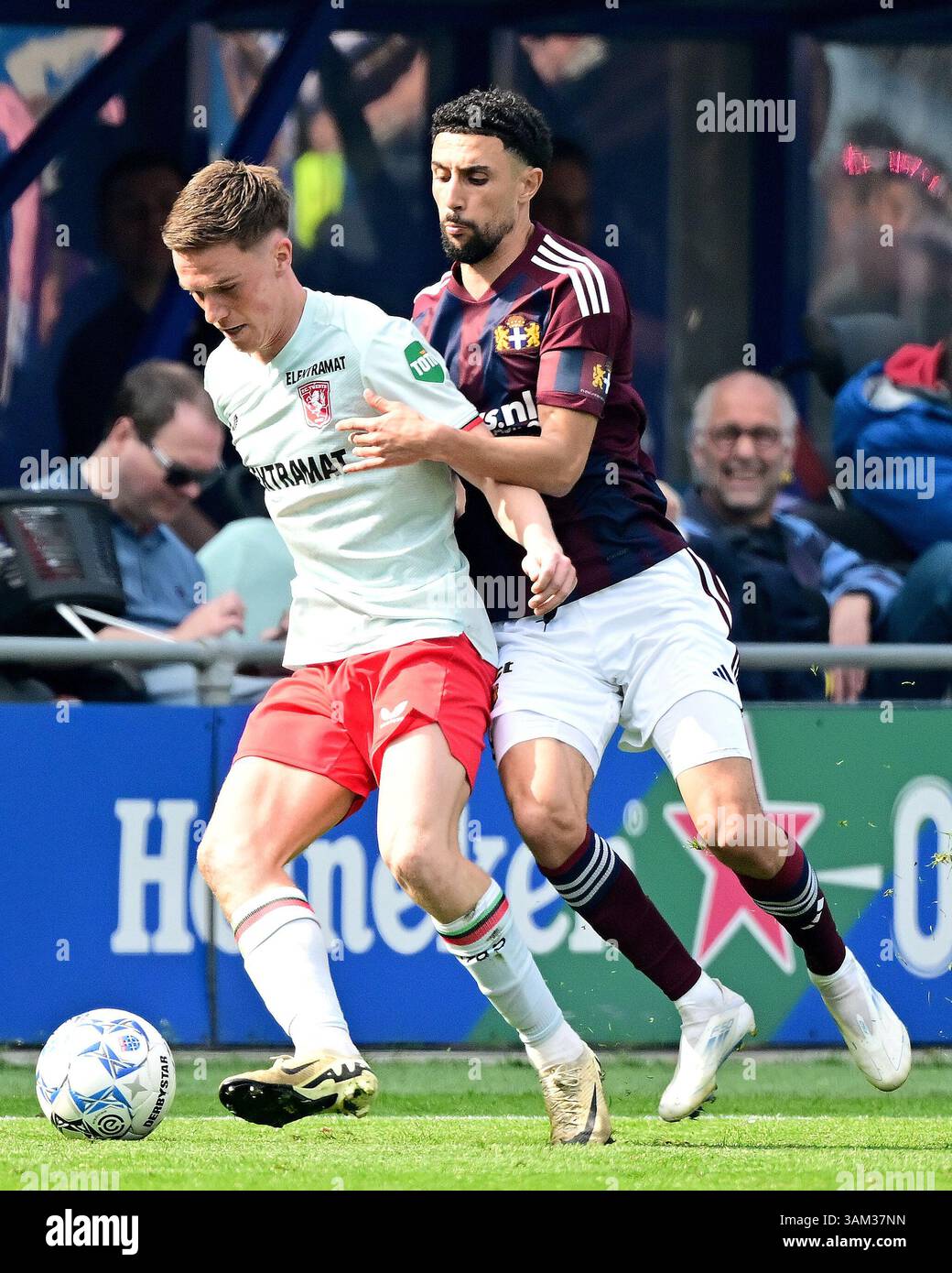 ZWOLLE - (l-r) Daan Rots of FC Twente, Younes Namli of PEC Zwolle ...