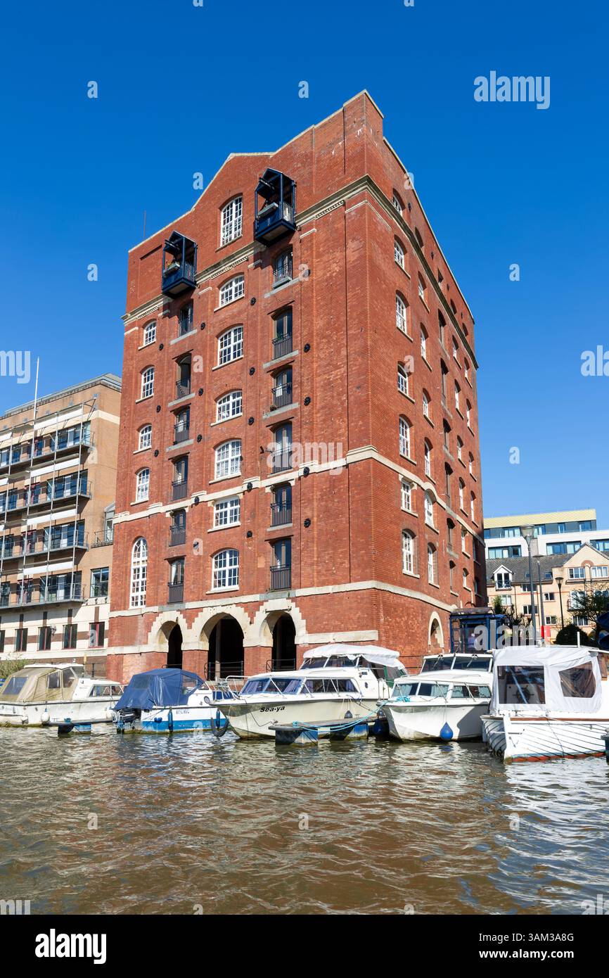 Waterfront apartment buildings, Redcliff Quay, Floating Harbour, River ...