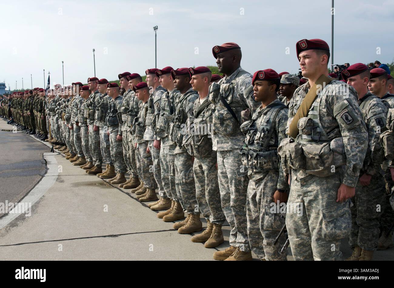 Apr 23, 2014 - Swidwin Air Base, Poland - Paratroopers from U.S. Army ...