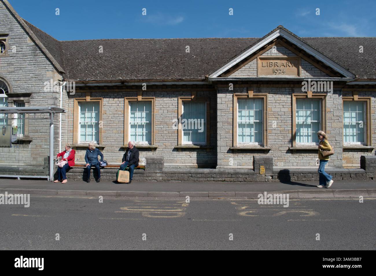 Library bus stop hi-res stock photography and images - Alamy