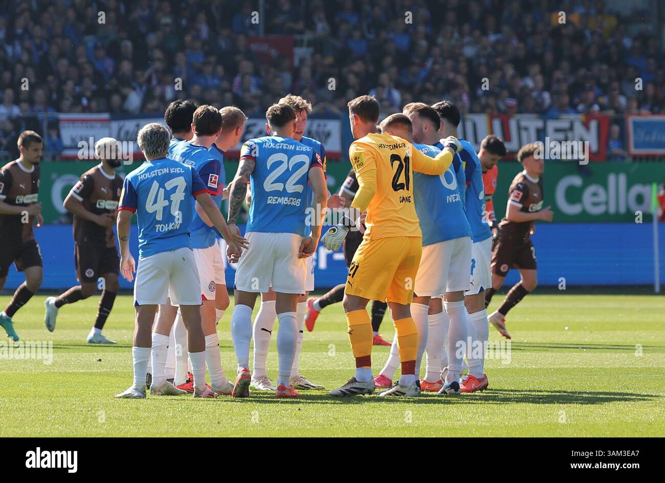 12.04.2025, Holstein Stadion, Kiel, GER, 1. Liga, Holstein Kiel vs FC ...