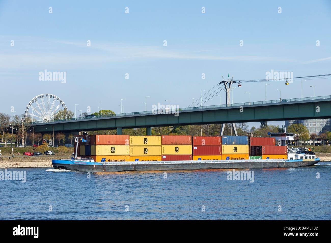 a container ship on the river Rhine, Zoo bridge, Cologne, Germany. ein ...