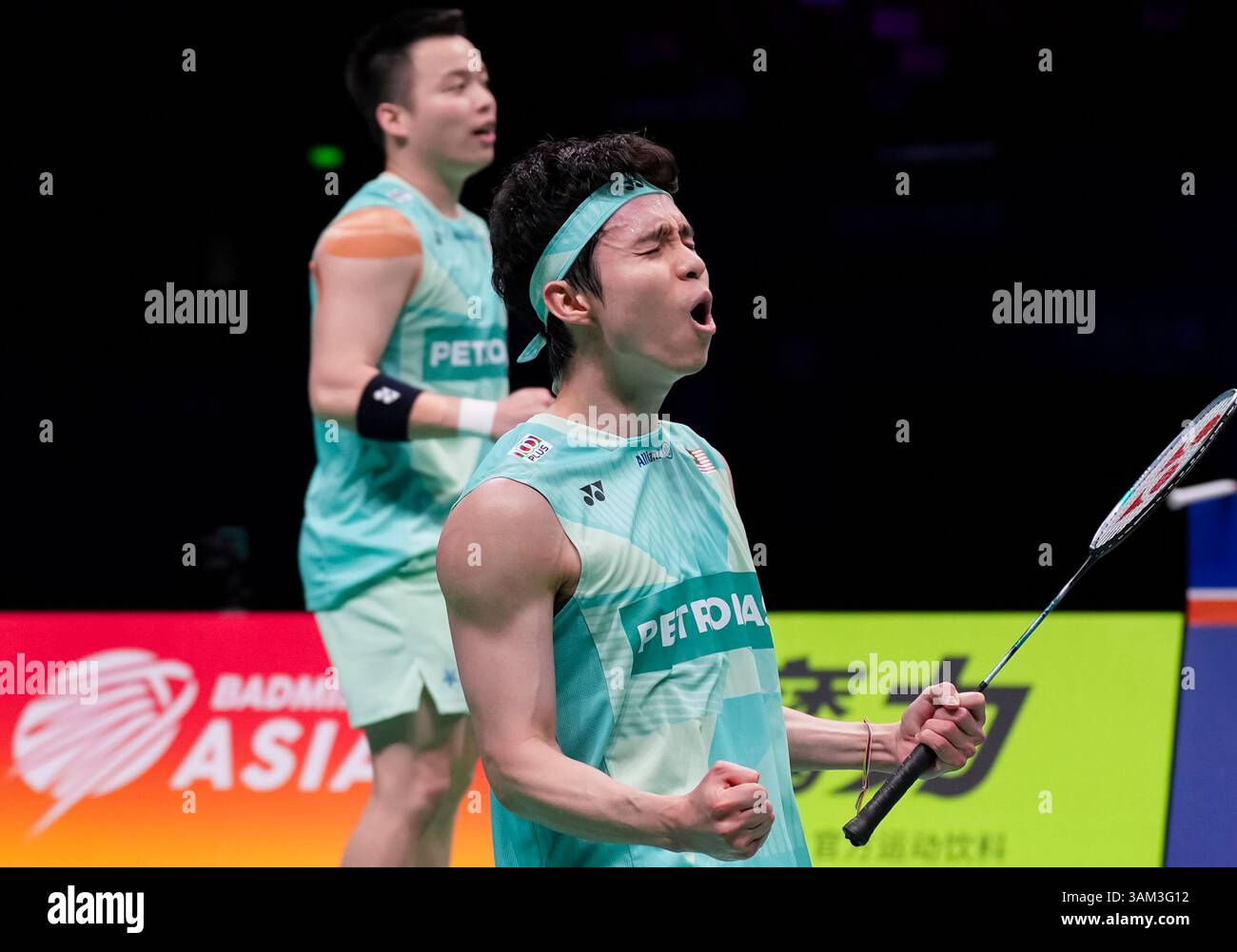 (250413) -- NINGBO, April 13, 2025 (Xinhua) -- Aaron Chia/Soh Wooi Yik ...