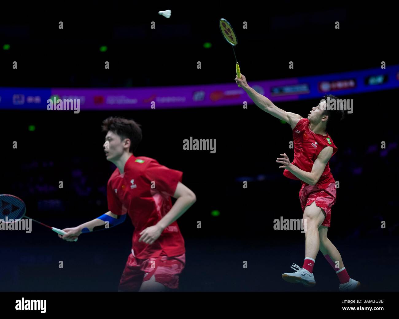 (250413) -- NINGBO, April 13, 2025 (Xinhua) -- Chen Boyang (L)/Liu Yi ...