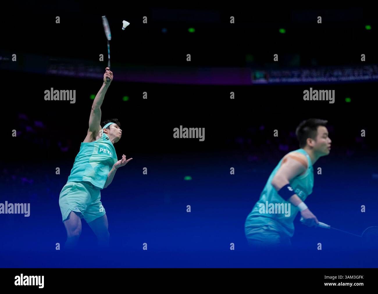 (250413) -- NINGBO, April 13, 2025 (Xinhua) -- Aaron Chia/Soh Wooi Yik ...