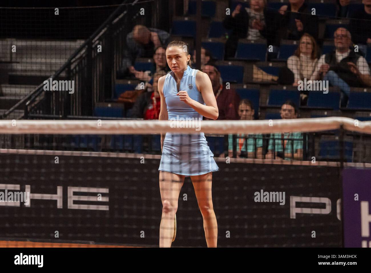 Stuttgart, Deutschland. 13th Apr, 2025. Aliaksandra Sasnovich ballt die Faust nach ihrem Sieg ...