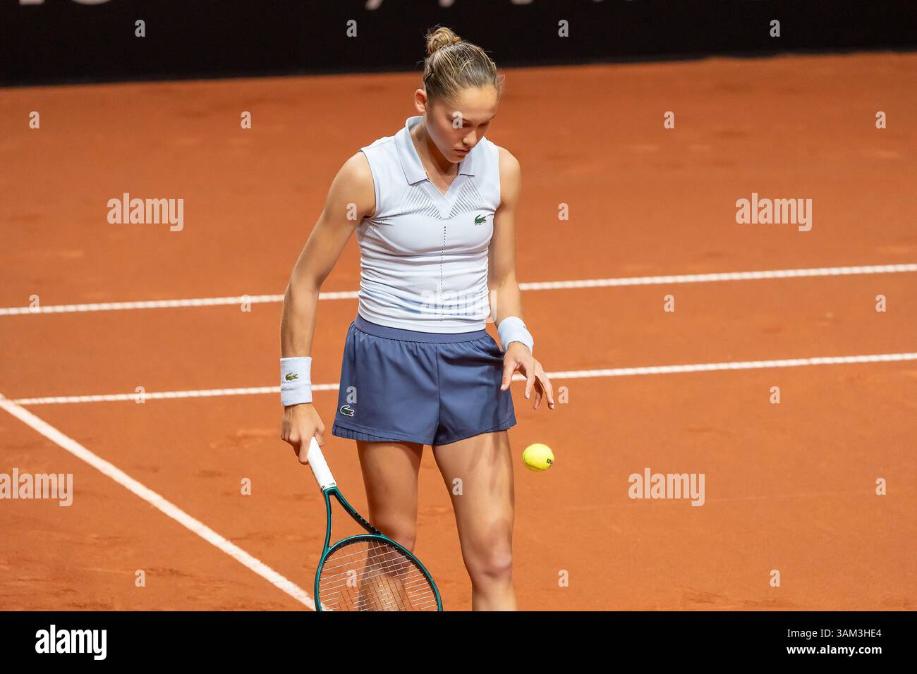 Stuttgart, Deutschland. 13th Apr, 2025. Erika Andreeva beim Aufschlag, Erika Andreeva vs ...