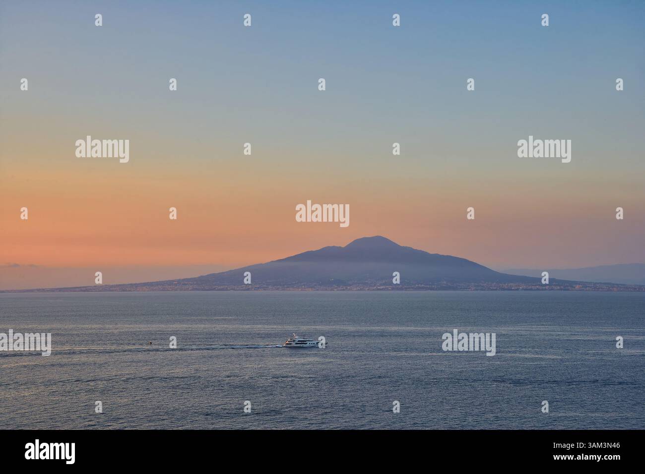 Majestic sunset over open sea hi-res stock photography and images - Alamy