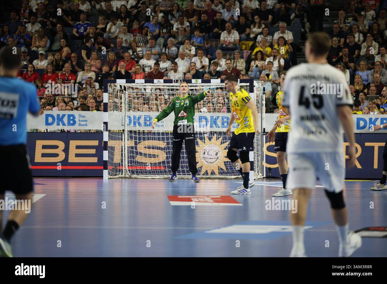 Koeln, Deutschland. 12th Apr, 2025. v.l. David Späth (Rhein Neckar ...