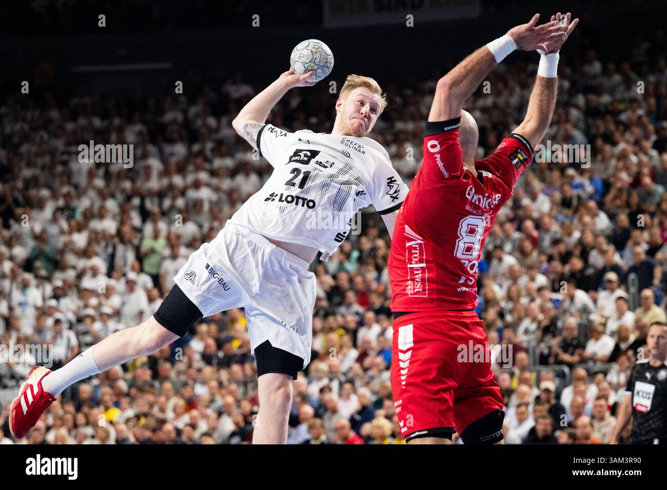 Cologne, Germany. 13th Apr, 2025. Handball: DHB Cup, THW Kiel - MT ...