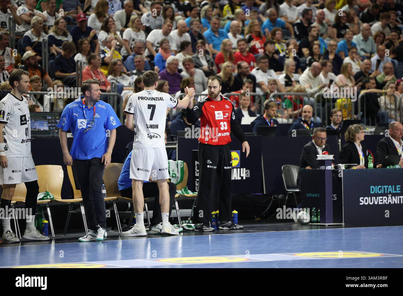 Koeln, Deutschland. 12th Apr, 2025. v.l. Filip Jicha (THW Kiel #Trainer ...