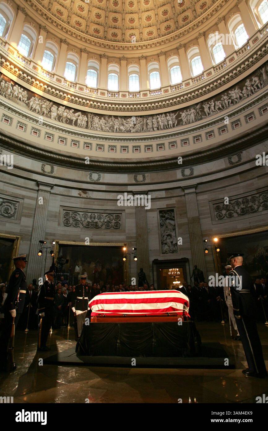 June 9, 2004 - U.S. - KRT US NEWS STORY SLUGGED: REAGAN KRT POOL ...