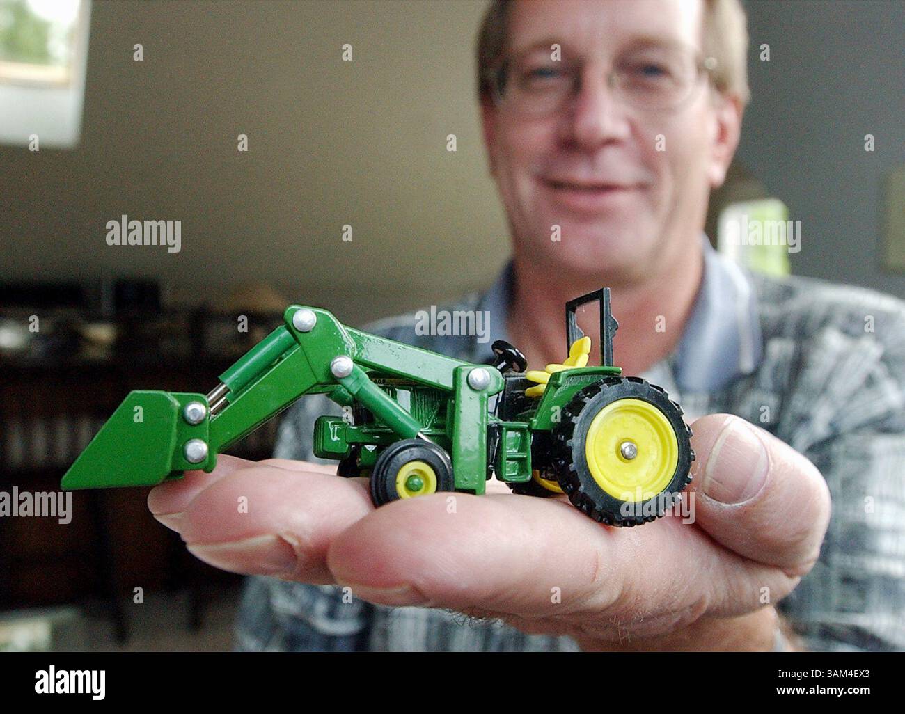 June 10, 2004 - U.S. - KRT LIFESTYLE STORY SLUGGED: HBY-TRACTORS KRT ...