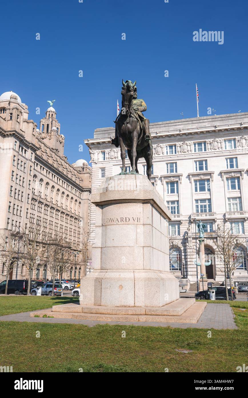 Edward VII Statue with Royal Liver and Cunard Buildings in Liverpool ...