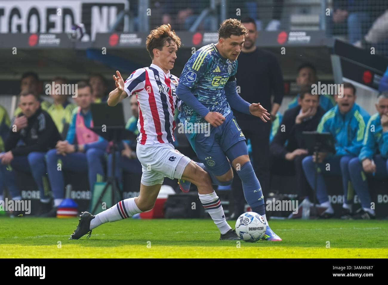 TILBURG, NETHERLANDS - APRIL 13: Jens Mathijsen of Willem II battles ...