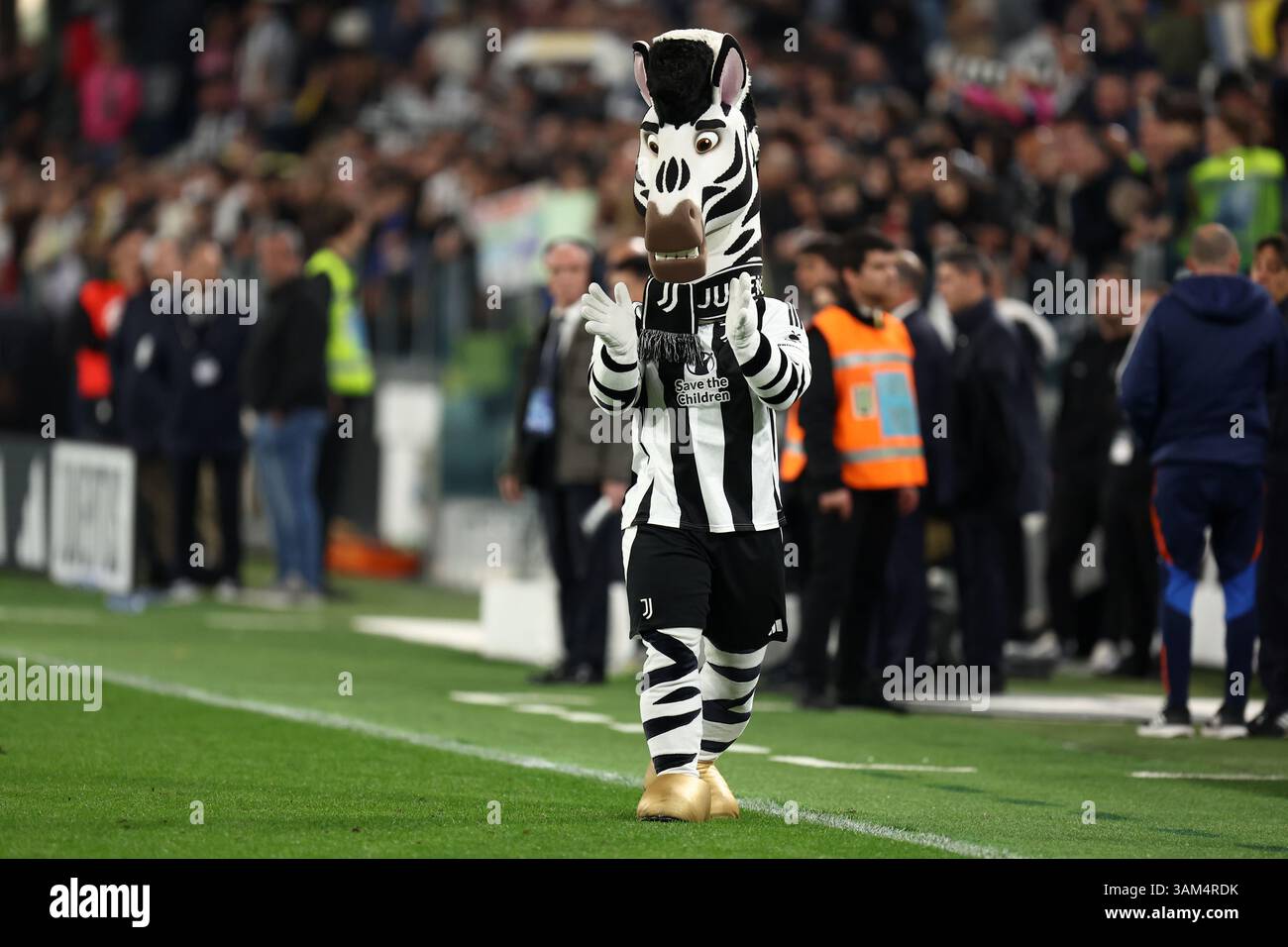 Torino, Italy. 12th Apr, 2025. Jay, mascotte of Juventus FC, greets the ...