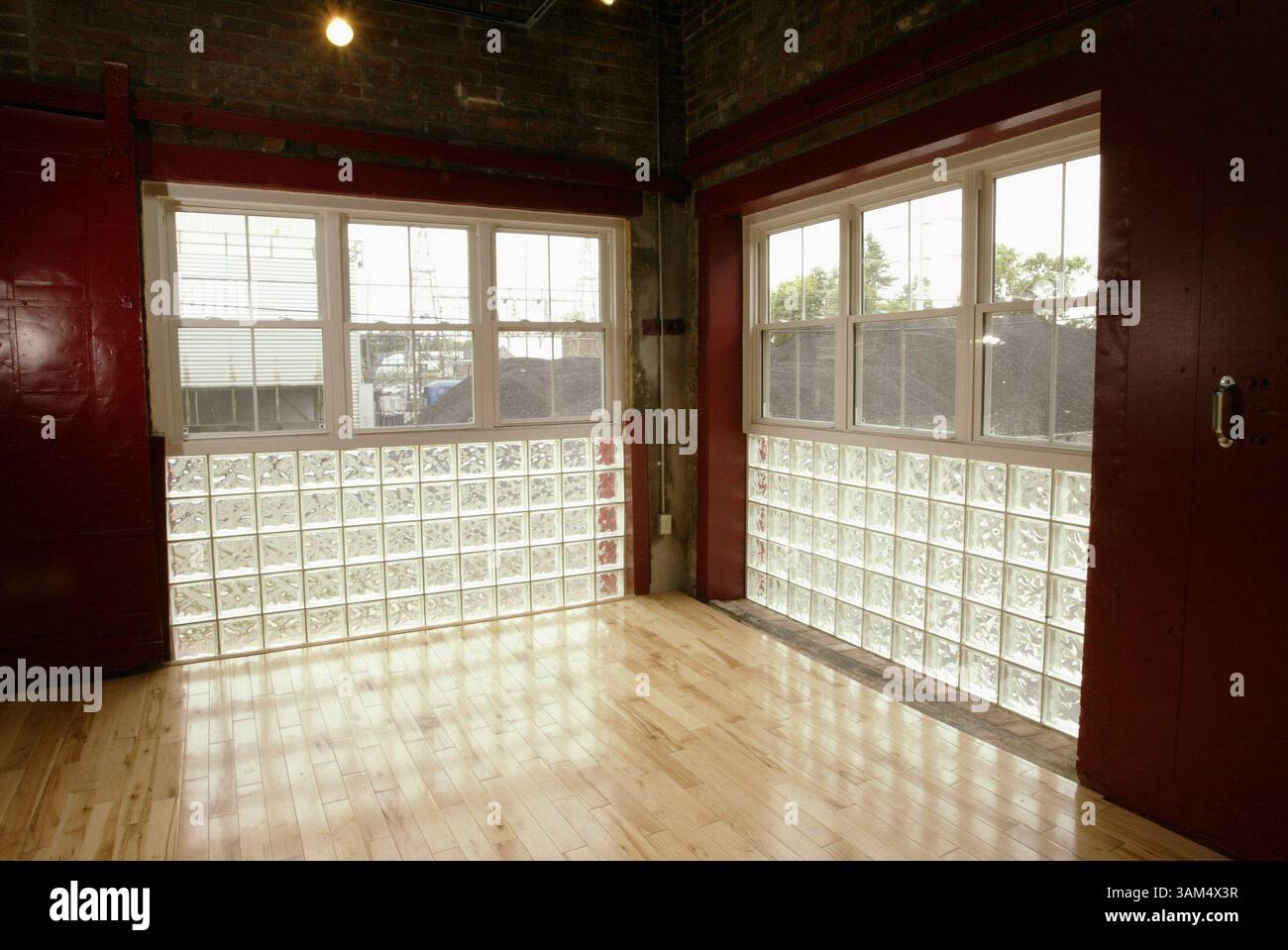 Sept. 7, 2004 - U.S. - KRT LIFESTYLE STORY SLUGGED: MOVINGDOWNTOWN KRT ...