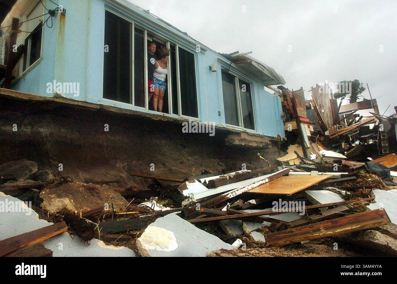 Sept. 26, 2004 - U.S. - KRT US NEWS STORY SLUGGED: WEA-JEANNE KRT ...