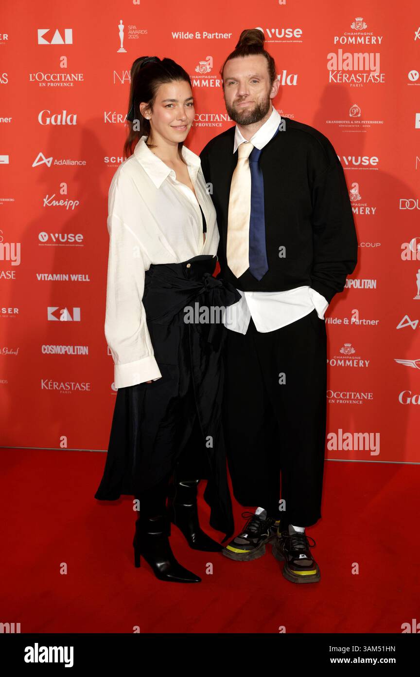 Alina Süggeler und Andreas Weizel von Frida Gold bei der 28. Verleihung ...