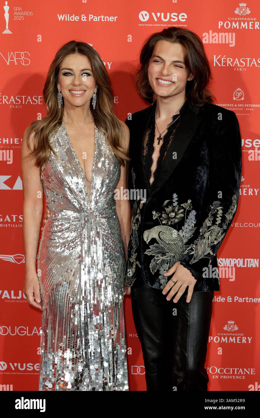 Elizabeth Hurley mit Sohn Damian Charles Hurley bei der 28. Verleihung der Spa Awards 2025 im ...