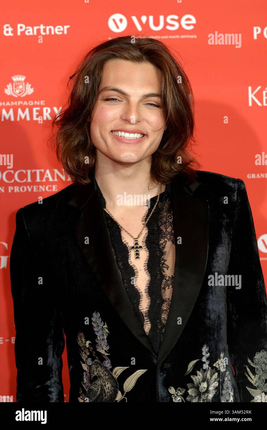 Damian Charles Hurley bei der 28. Verleihung der Spa Awards 2025 im Hotel Steigenberger Icon ...