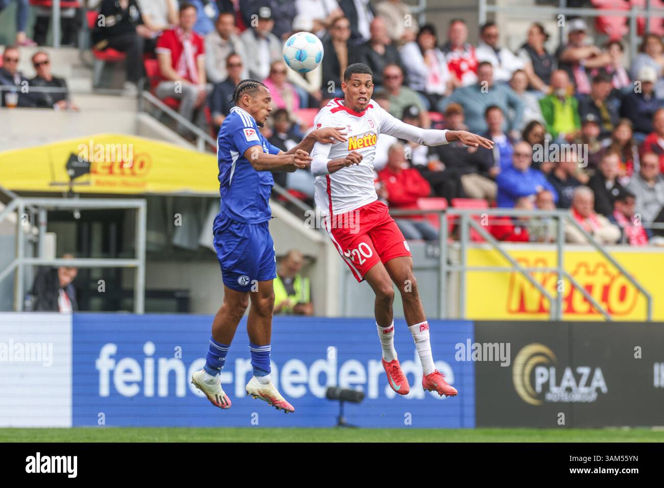 Regenburg, Deutschland. 13th Apr, 2025. 13.04.2025, Fussball, Saison 2024/2025, 2. Bundesliga ...