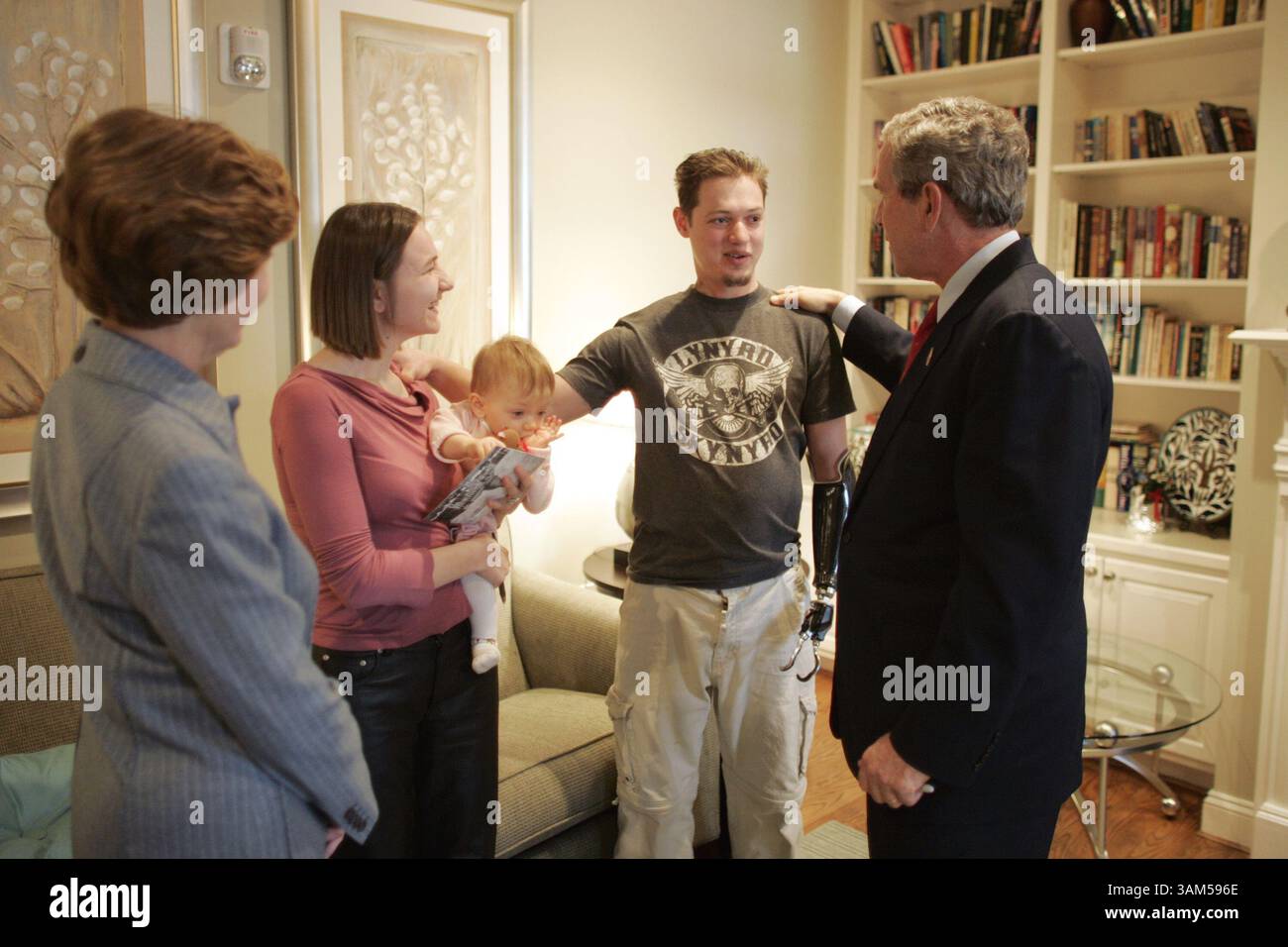 Dec. 21, 2004 - U.S. - KRT STAND ALONE PHOTOGRAPH BY PAUL MORSE/WHITE ...