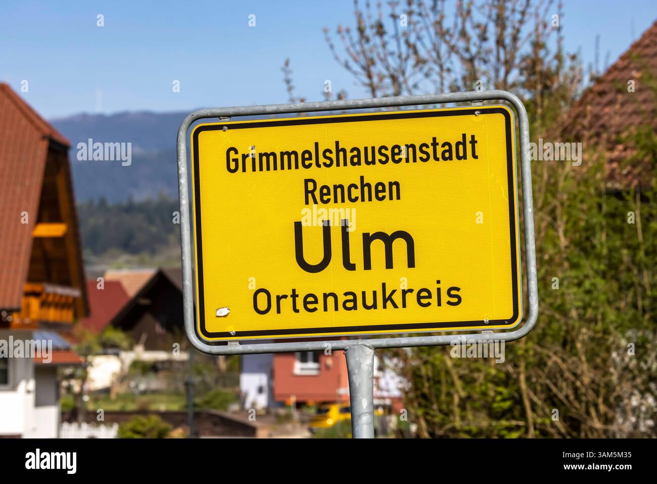 Ortsschild von Ulm, einem Stadtteil der Grimmelshausenstadt Renchen ...