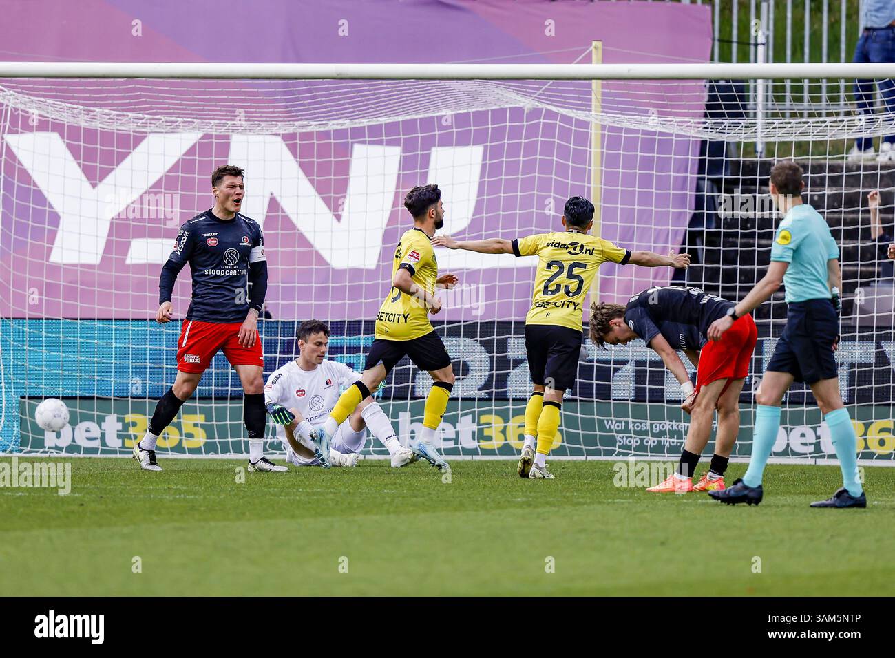 VENLO, 13-04-2025, Covebo Stadium - De Koel, football, Keukenkampioen ...