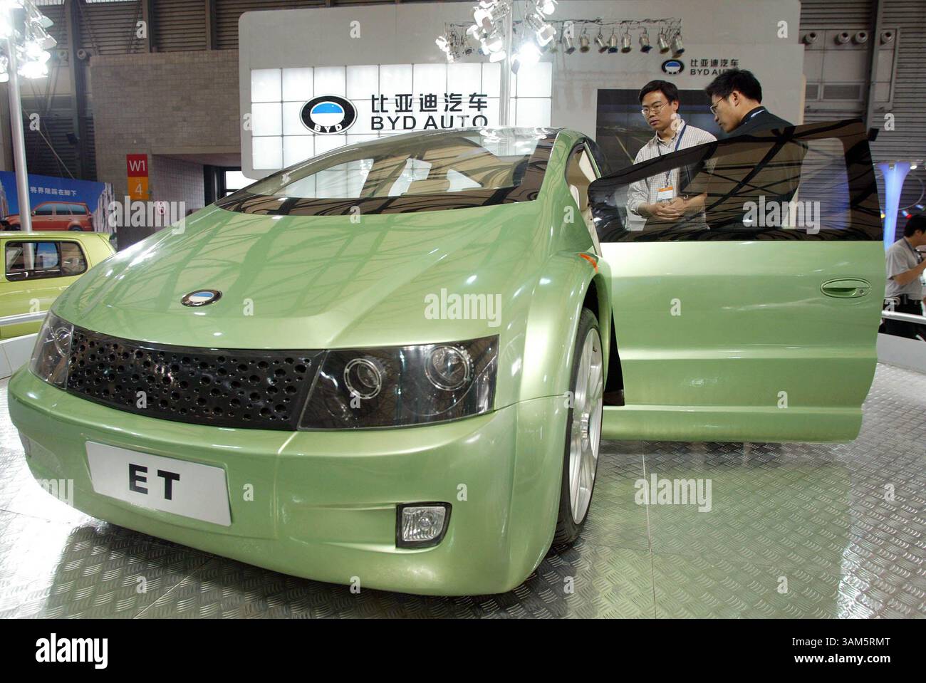 Shanghai auto show 2005 hi-res stock photography and images - Alamy