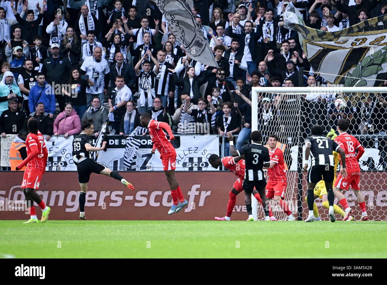 19 Esteban LEPAUL (sco) during the Ligue 1 McDonald's match between ...