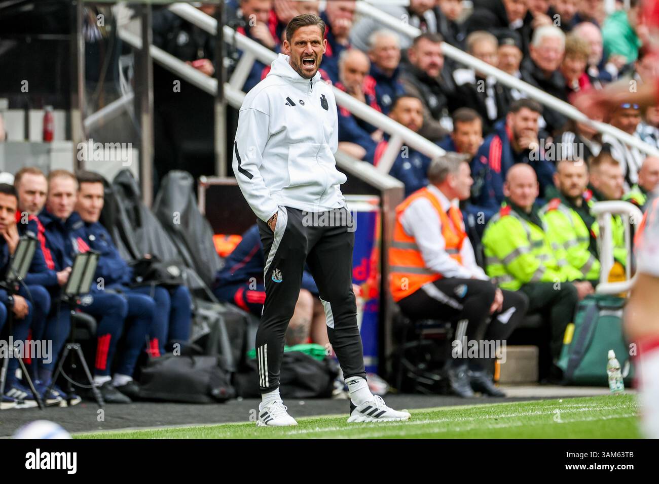 Jason Tindell, assistant coach of Newcastle United gives the team ...