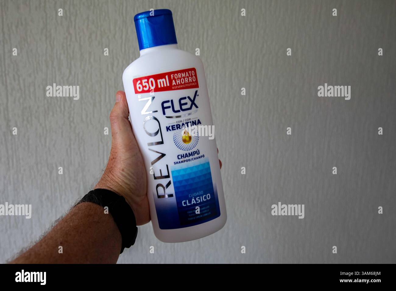 Revlon Flex Vintage Spanish Shampoo Stock Photo - Alamy