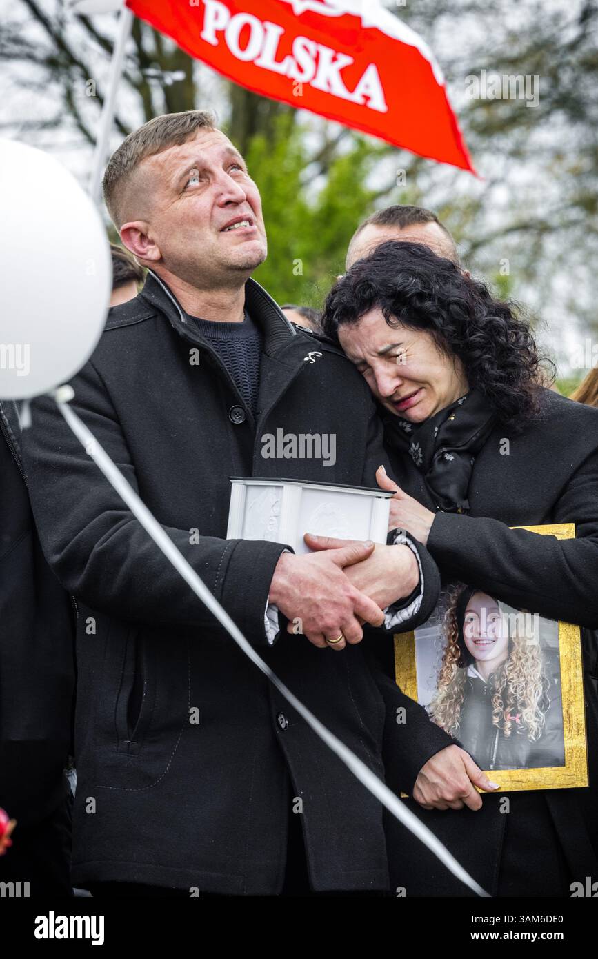 HELMOND - Family of Nina, the 14-year-old Polish girl from Helmond who stepped out of life last ...